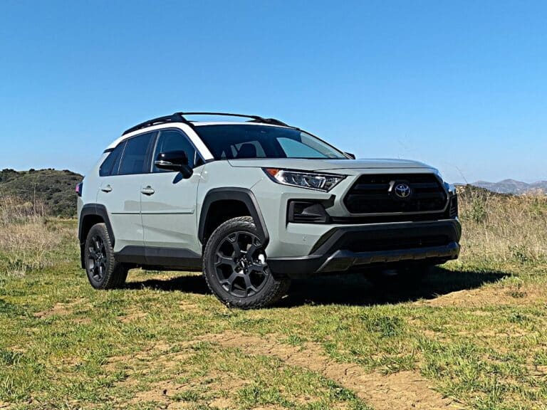 TOYOTA LUNAR ROCK RAV4: 5 UNIQUE FEATURES - Carzwerk